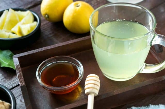 Agua con miel y limón: ¿un remedio eficaz o un mito? ⋆